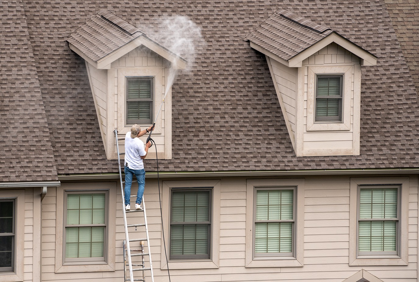 Power Washing Vs. Painting | Tips to Extend Exterior House Paint | Oak ...